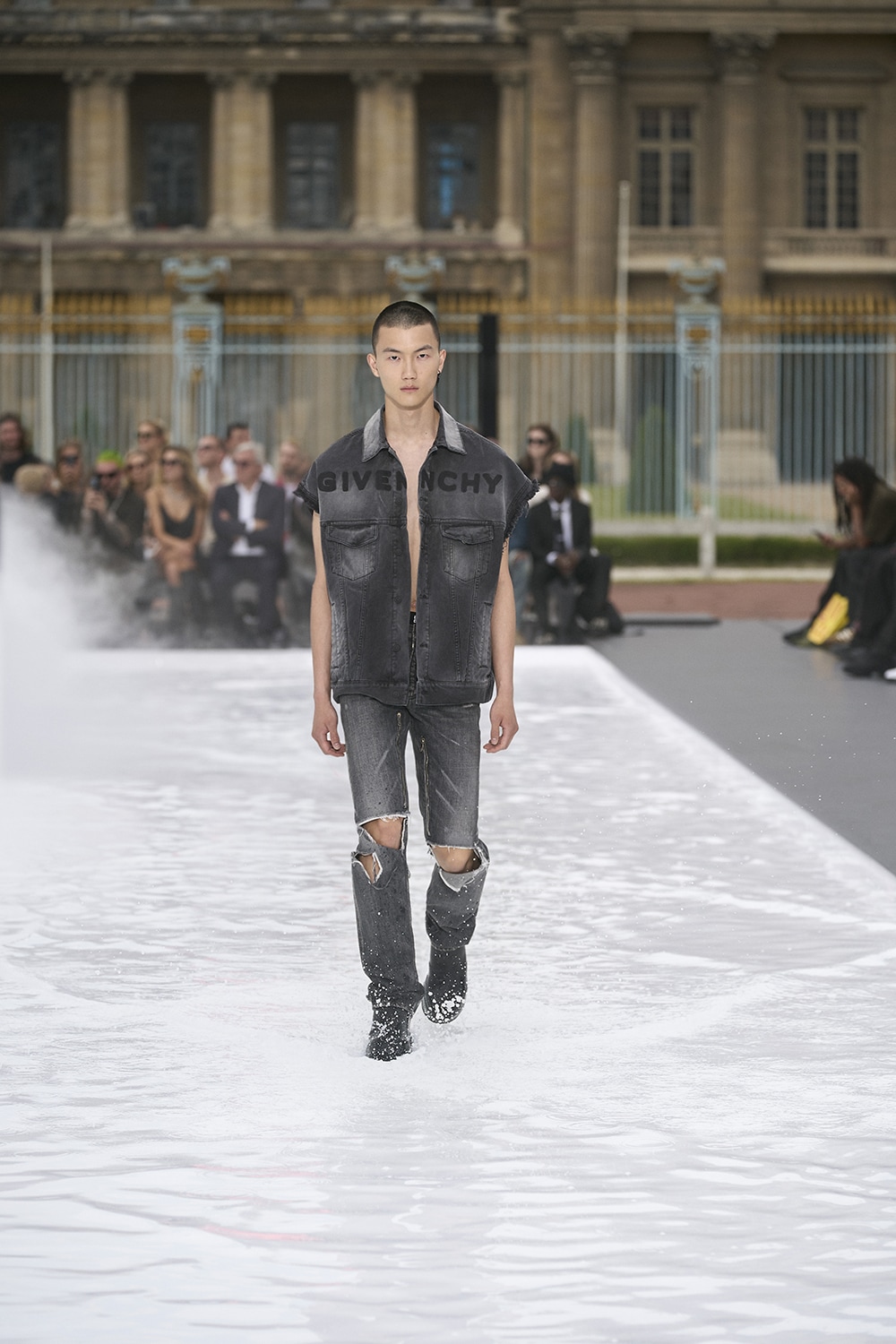 GIVENCHY | HOUYHNHNM（フイナム）