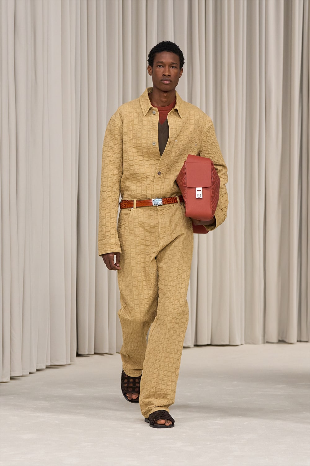 Ferragamo | HOUYHNHNM (HOUYHNHNM) Ferragamo | HOUYHNHNM (HOUYHNHNM)